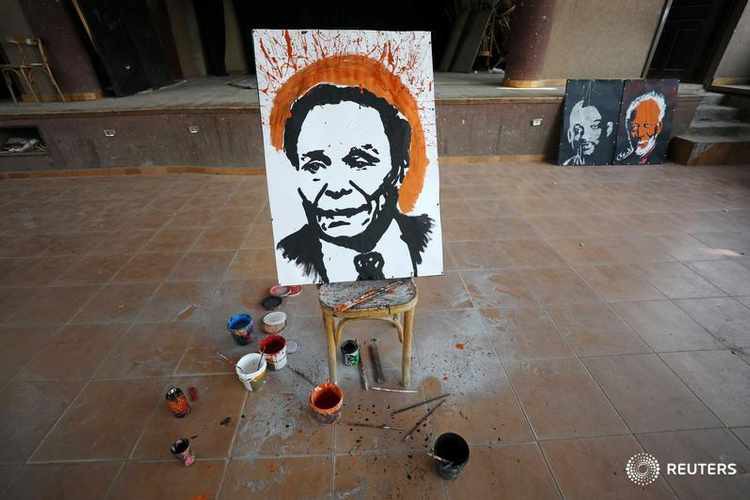 Vẽ tranh chân dung lộn ngược chỉ trong vài phút