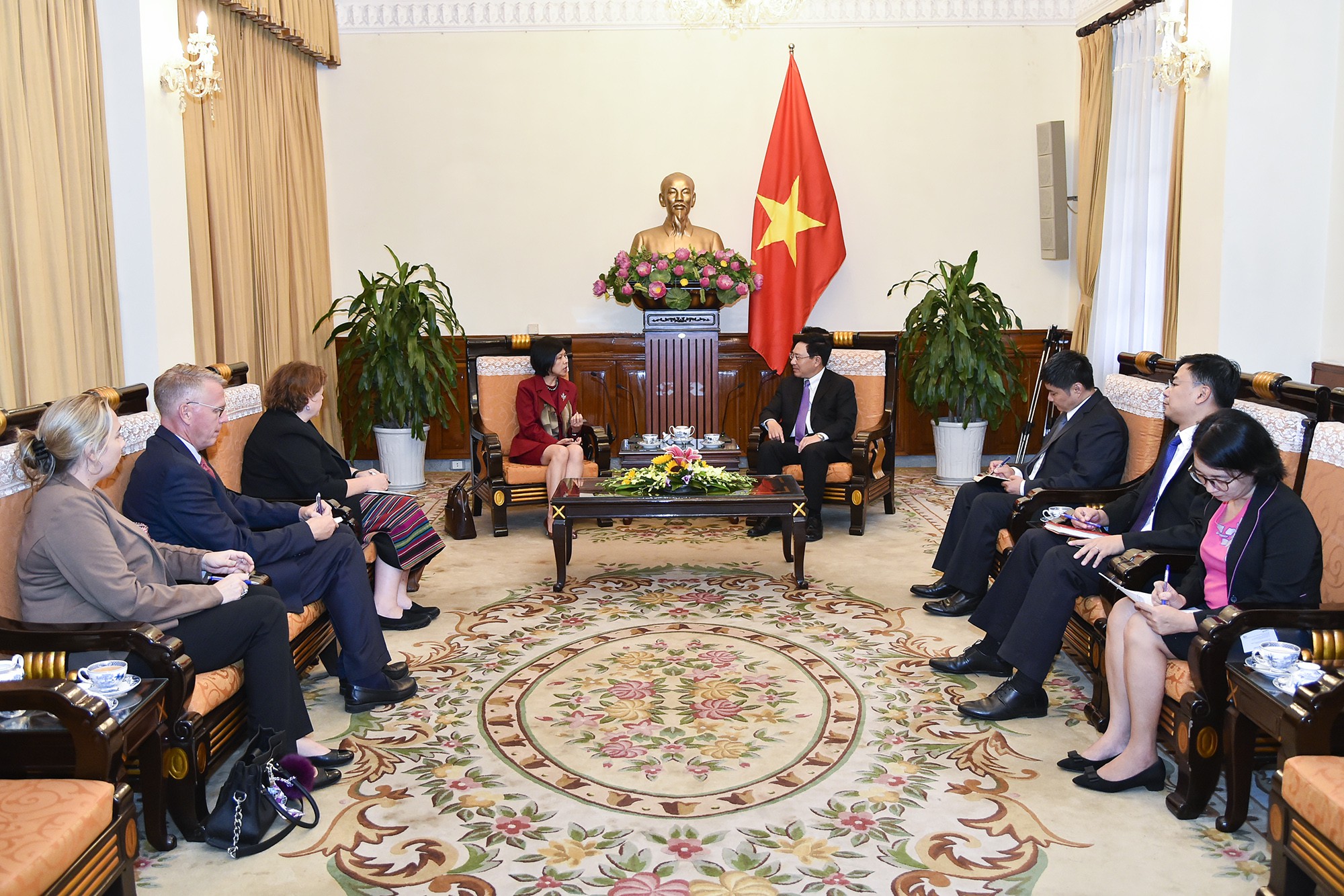 Phó Thủ tướng Phạm Bình Minh tiếp Đại sứ Canada Ping Kitnikone chào từ biệt