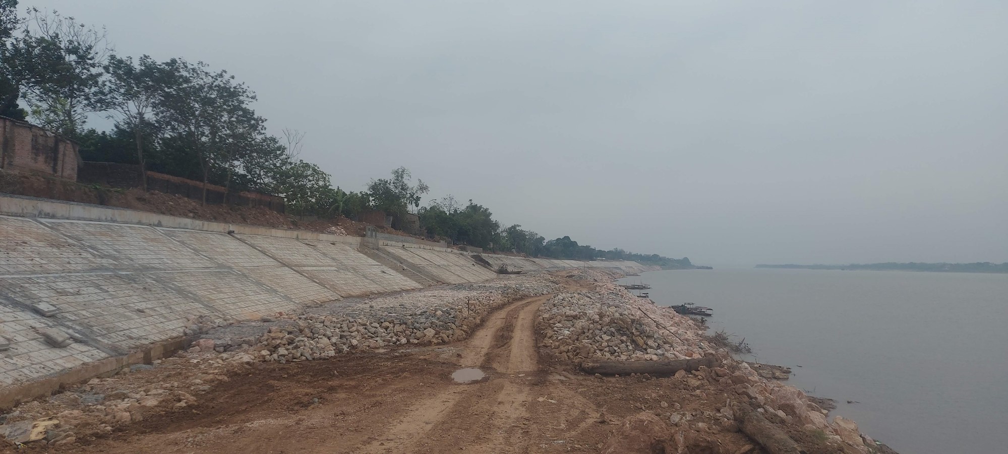 Xử lý dứt điểm hành vi lấn chiếm đê điều trước 15/5