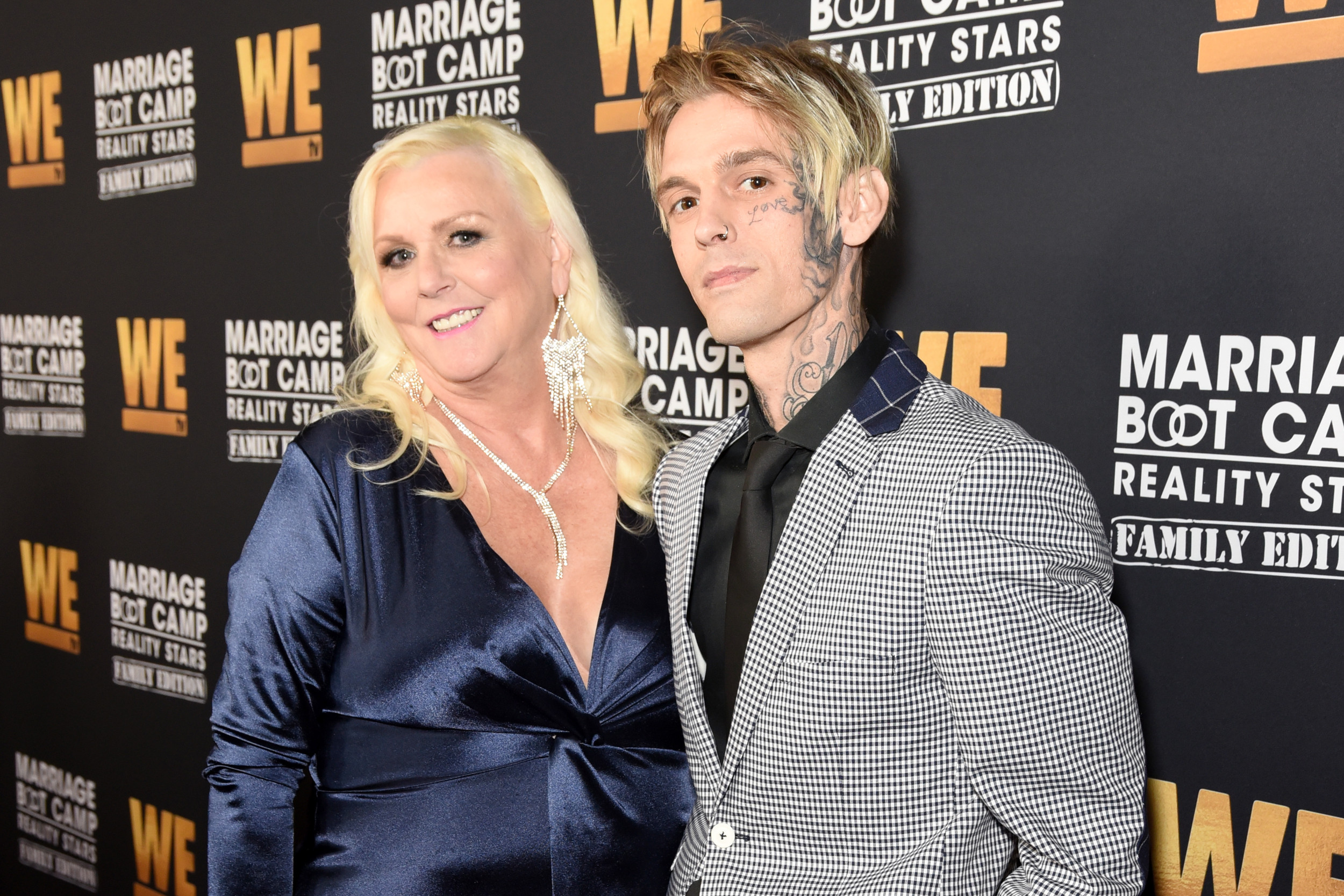 Mẹ Aaron Carter nghi ngờ con trai bị sát hại, yêu cầu cảnh sát điều tra