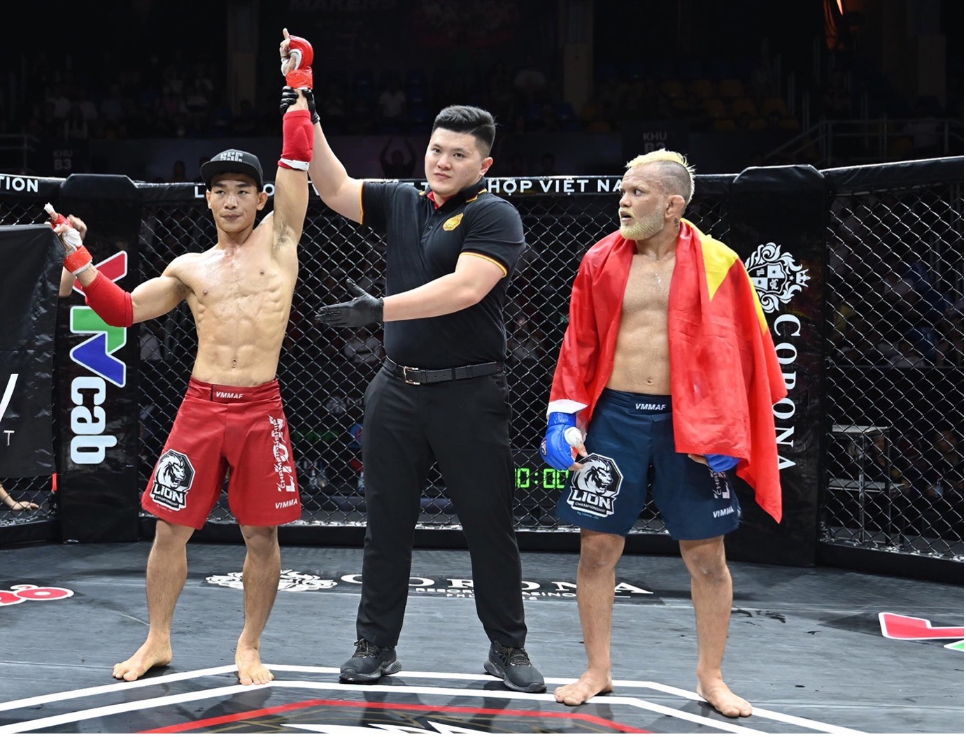 Trần Ngọc Lượng bất ngờ hạ võ sĩ MMA Brazil