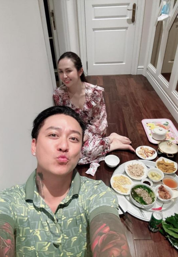 Tuấn Hưng cách ly cùng bà xã, Lin Rin hoãn đám cưới tại Việt Nam | VTV.VN