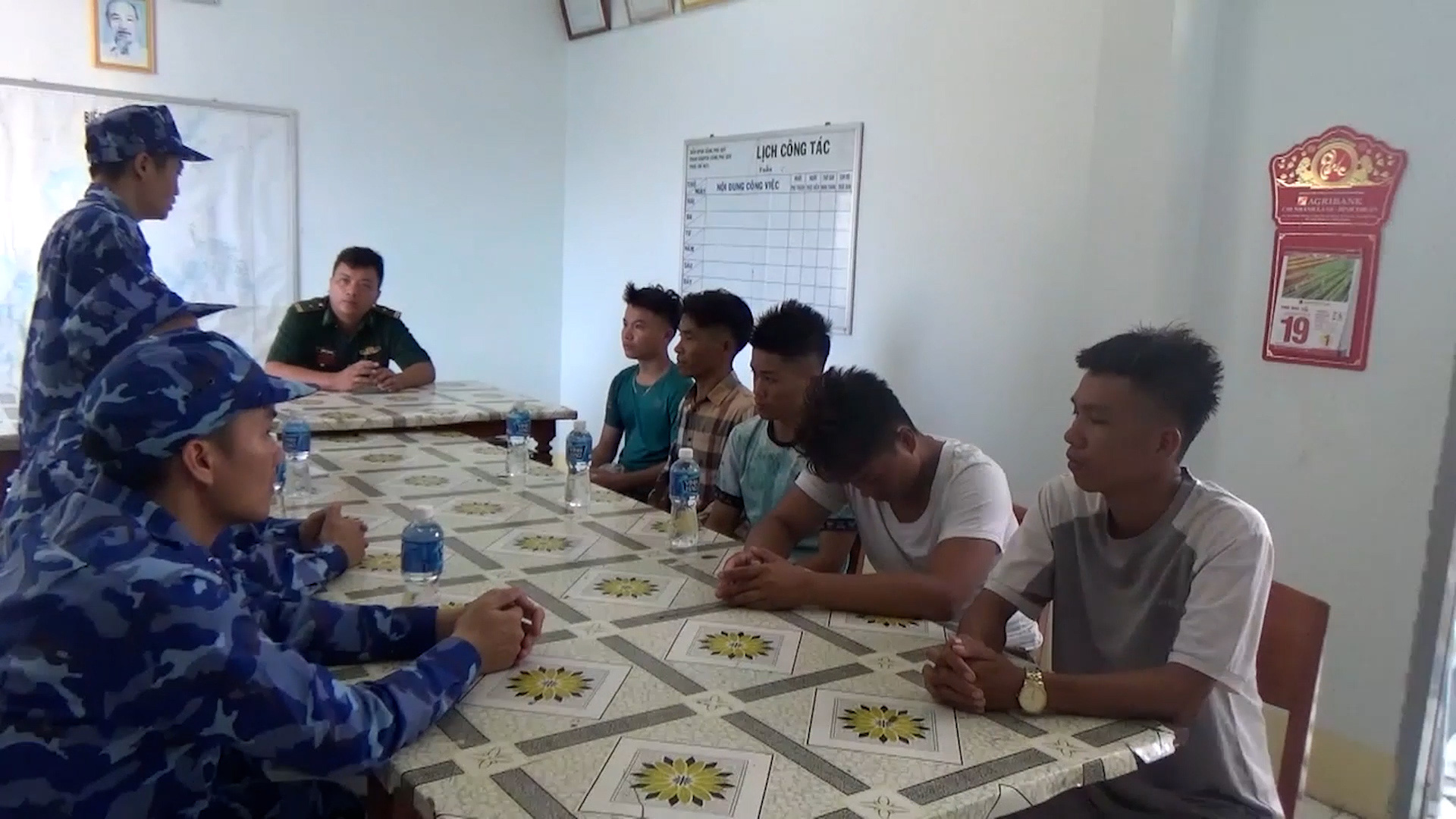 Cứu kịp thời 5 ngư dân Bình Thuận bị chìm tàu trên biển