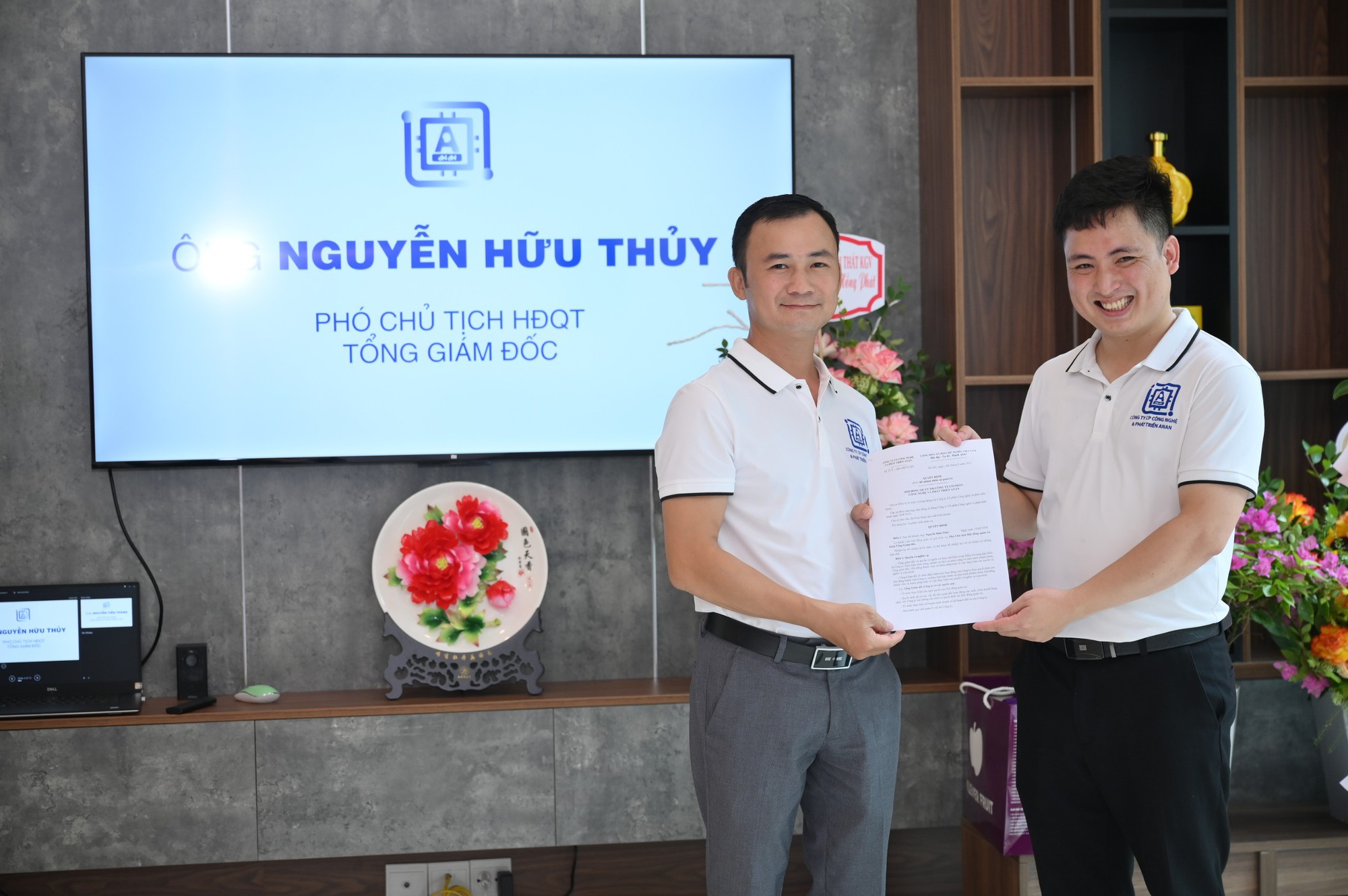 Ra mắt phiên bản thử nghiệm robot AI dạy học Anan và camera đánh giá ...