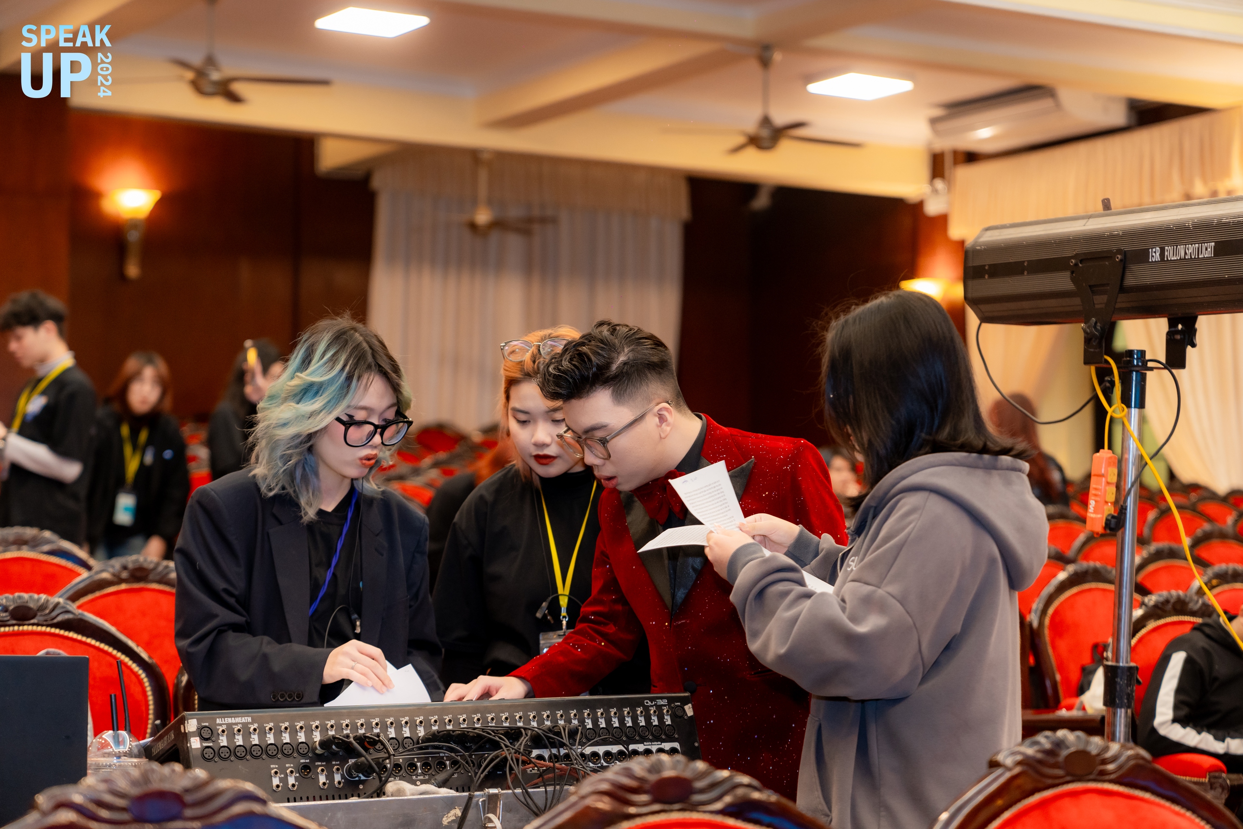 Chung kết Speak Up 2024: Tay cầm mic đưa khát vọng bay xa