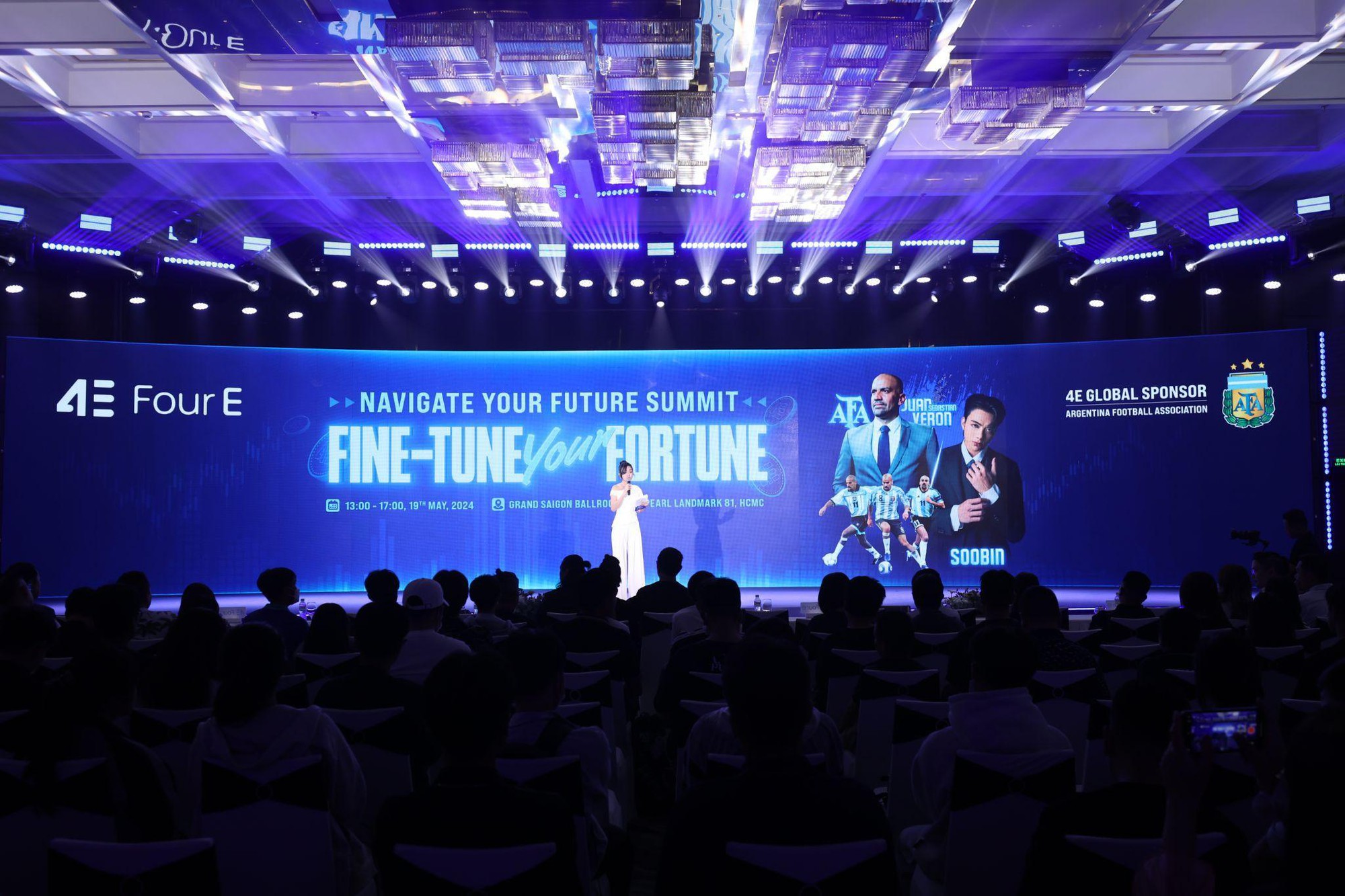 Cựu danh thủ MU Juan Verón "bắt tay" Soobin Hoàng Sơn “khuấy đảo” TP ...