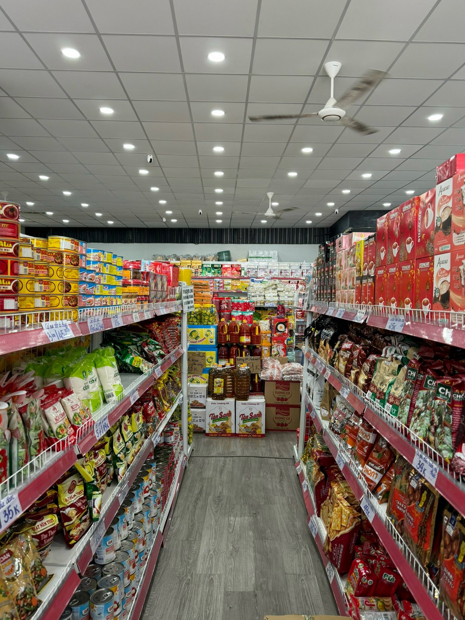 Tây Tây House: Hành trình xây dựng một cửa hàng siêu thị tiện lợi