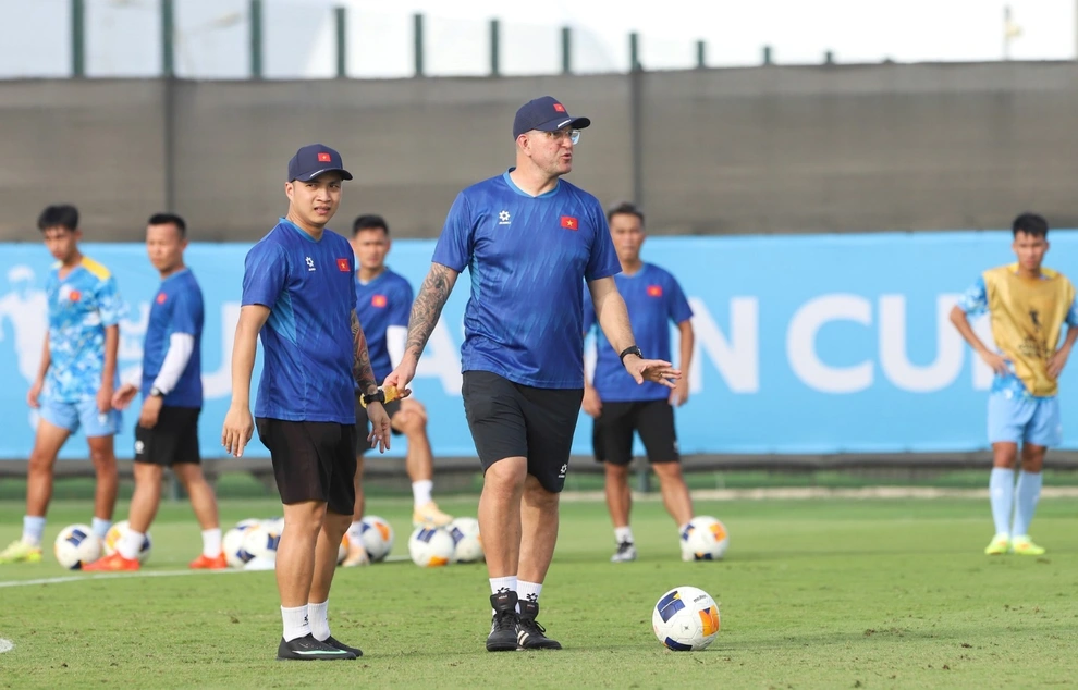 HLV Cristiano Roland tự tin cùng U17 Việt Nam hướng tới bất ngờ trước ...
