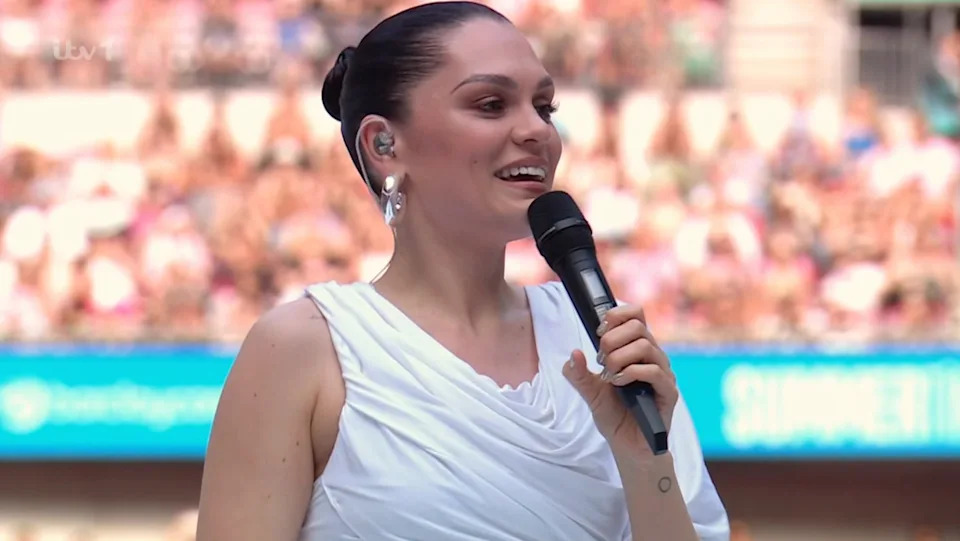 Chủ nhân bản hit “Price Tag” Jessie J thông báo đã chiến thắng ung thư