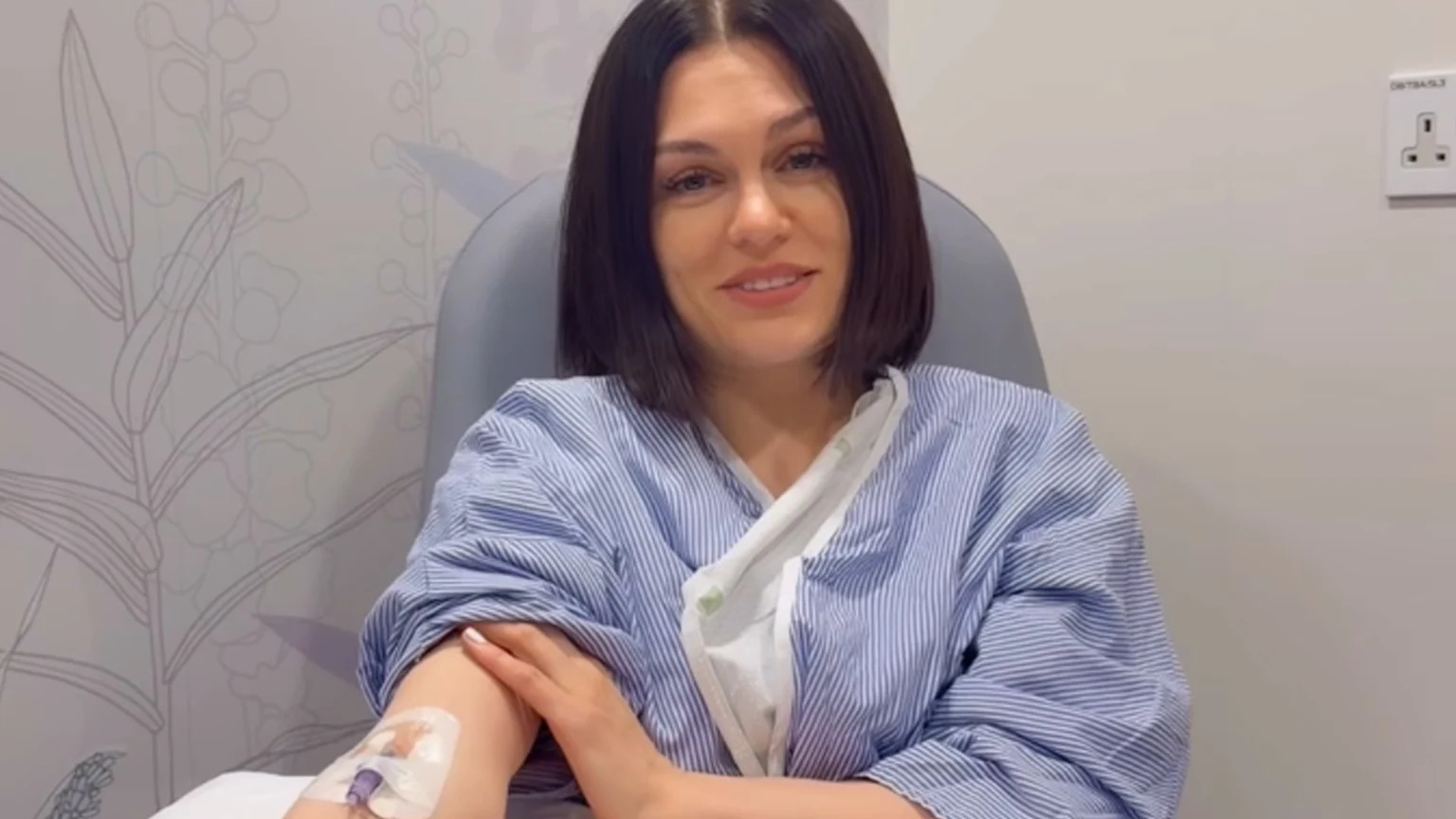 Chủ nhân bản hit “Price Tag” Jessie J thông báo đã chiến thắng ung thư
