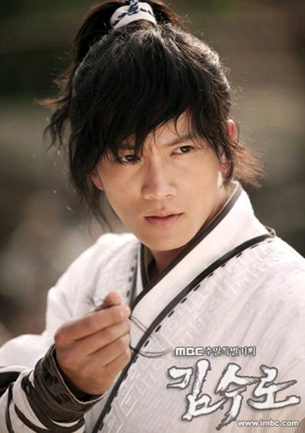 Ji Sung kể chuyện làm vua trong phim "Kim Suro" | VTV.VN