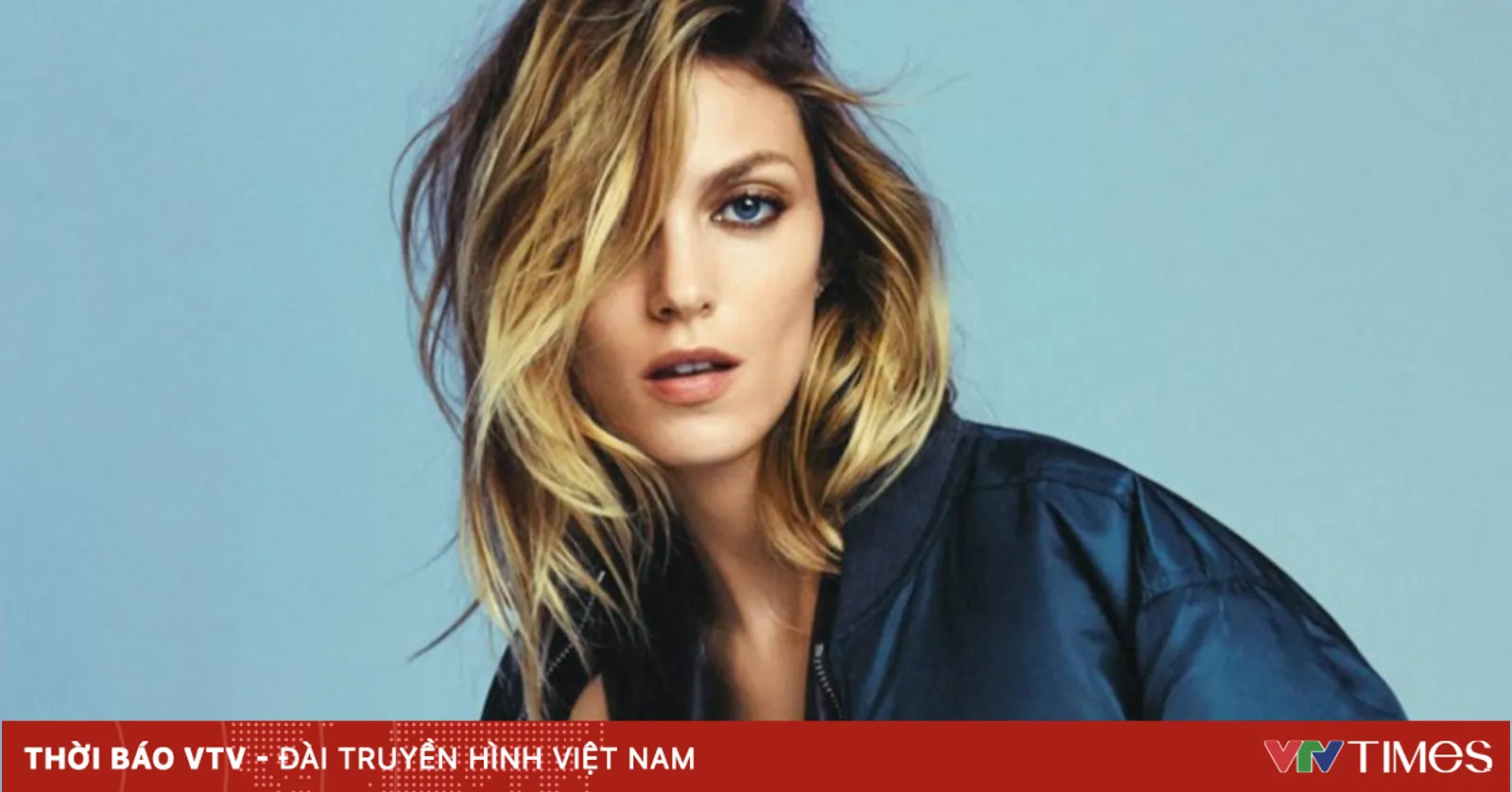 Chân dài Victoria's Secret giấu quần trên bìa tạp chí