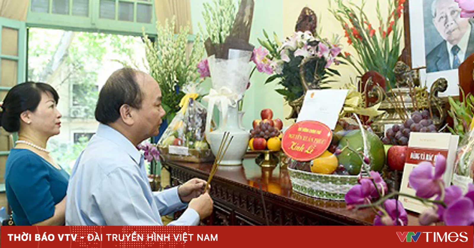 Thủ tướng Nguyễn Xuân Phúc dâng hương tại nhà riêng Tổng Bí thư Lê Duẩn