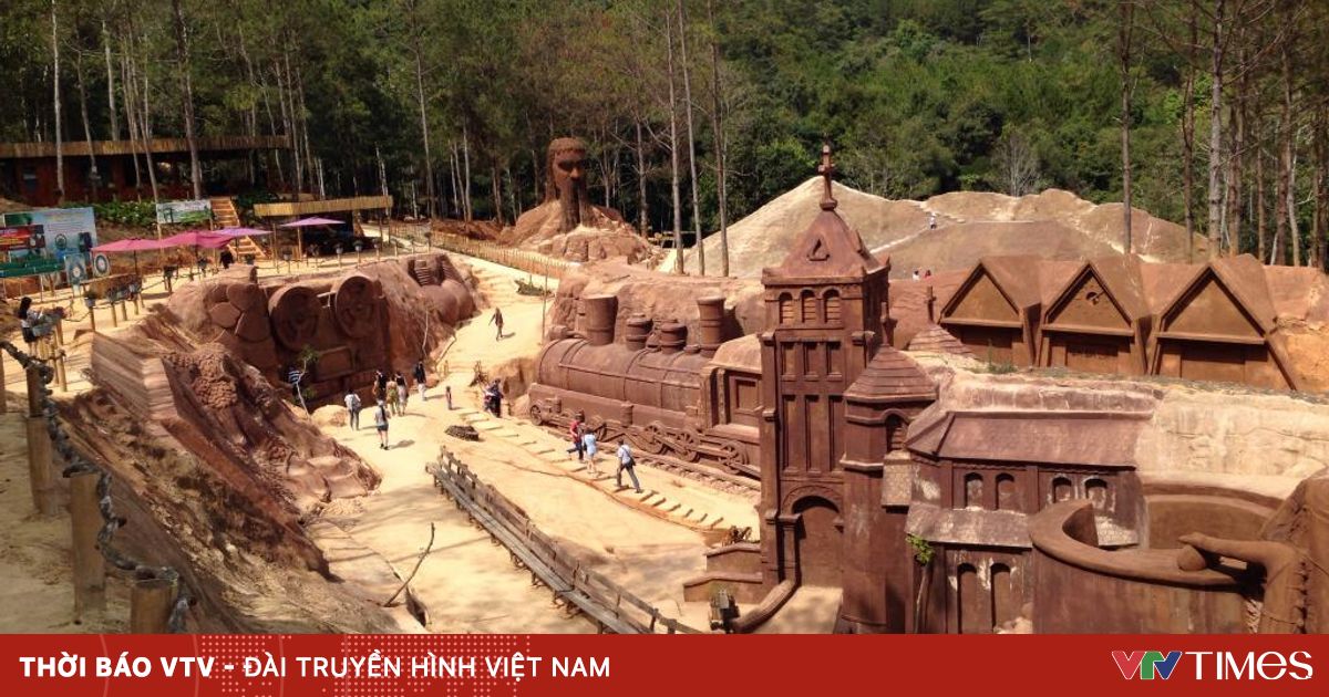 Tham quan đường hầm điêu khắc đất sét độc đáo ở Đà Lạt | VTV.VN