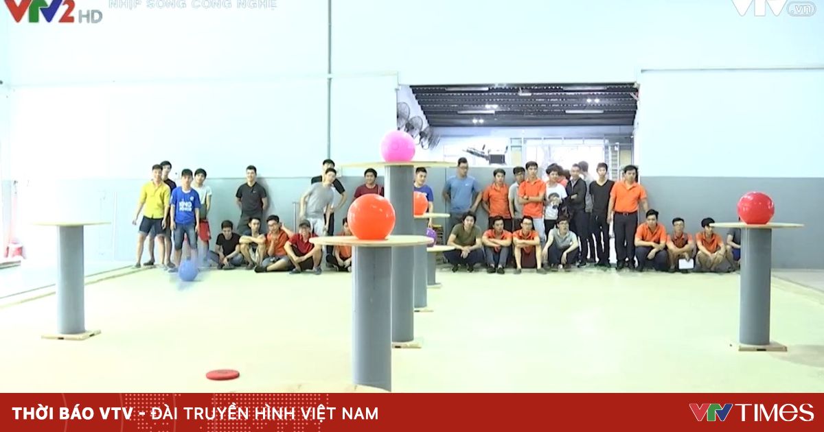 Không khí chuẩn bị cho Robocon 2017 tại Đại học Lạc Hồng | VTV.VN