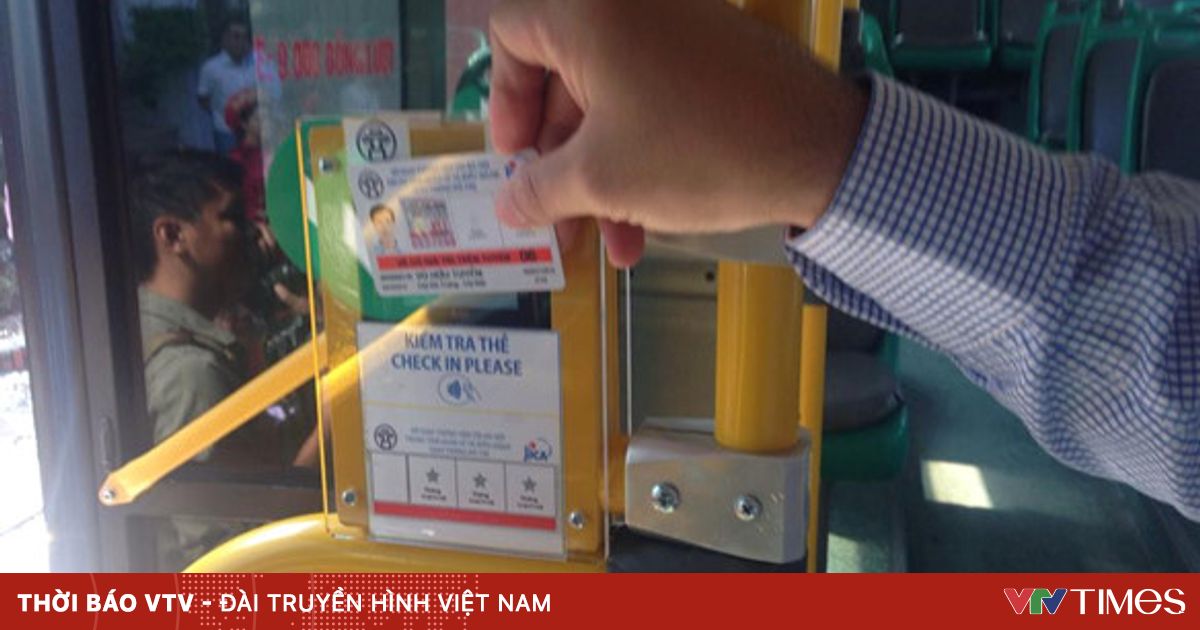 Người dân mua vé xe bus tháng được đảm bảo quyền lợi sau thời gian giãn ...