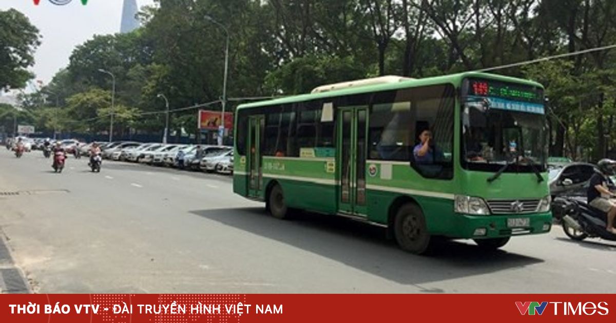 Phát hiện 11 tài xế xe bus ở TP.HCM vi phạm qua camera giám sát