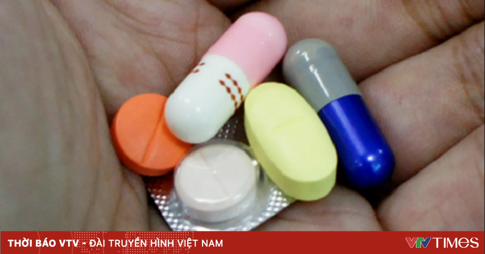 TP.HCM: Uống thuốc quên bóc vỏ, bệnh nhân bị thủng thực quản