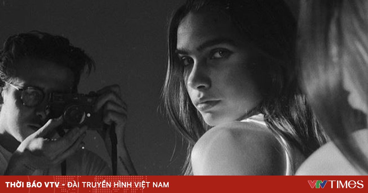 Tình mới của cậu cả Brooklyn được nhận xét giống Victoria Beckham