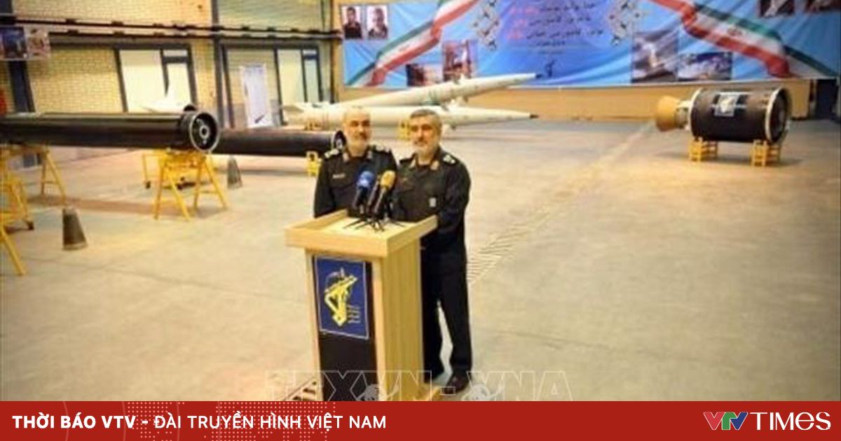 Iran ra mắt tên lửa đạn đạo và động cơ thế hệ mới