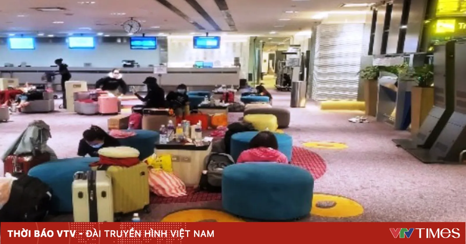 Hỗ trợ gần 800 công dân Việt Nam bị mắc kẹt tại các sân bay quốc tế