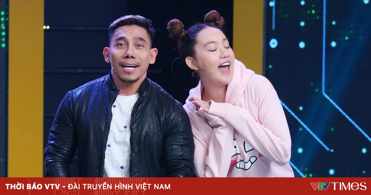 Người đứng thẳng - Tập 13: Lực sĩ Phạm Văn Mách trổ tài hát "Một thời ...