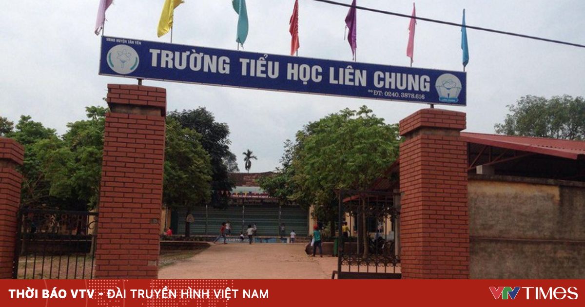 Học sinh lớp 2 tử vong vì bị ghế đá đè