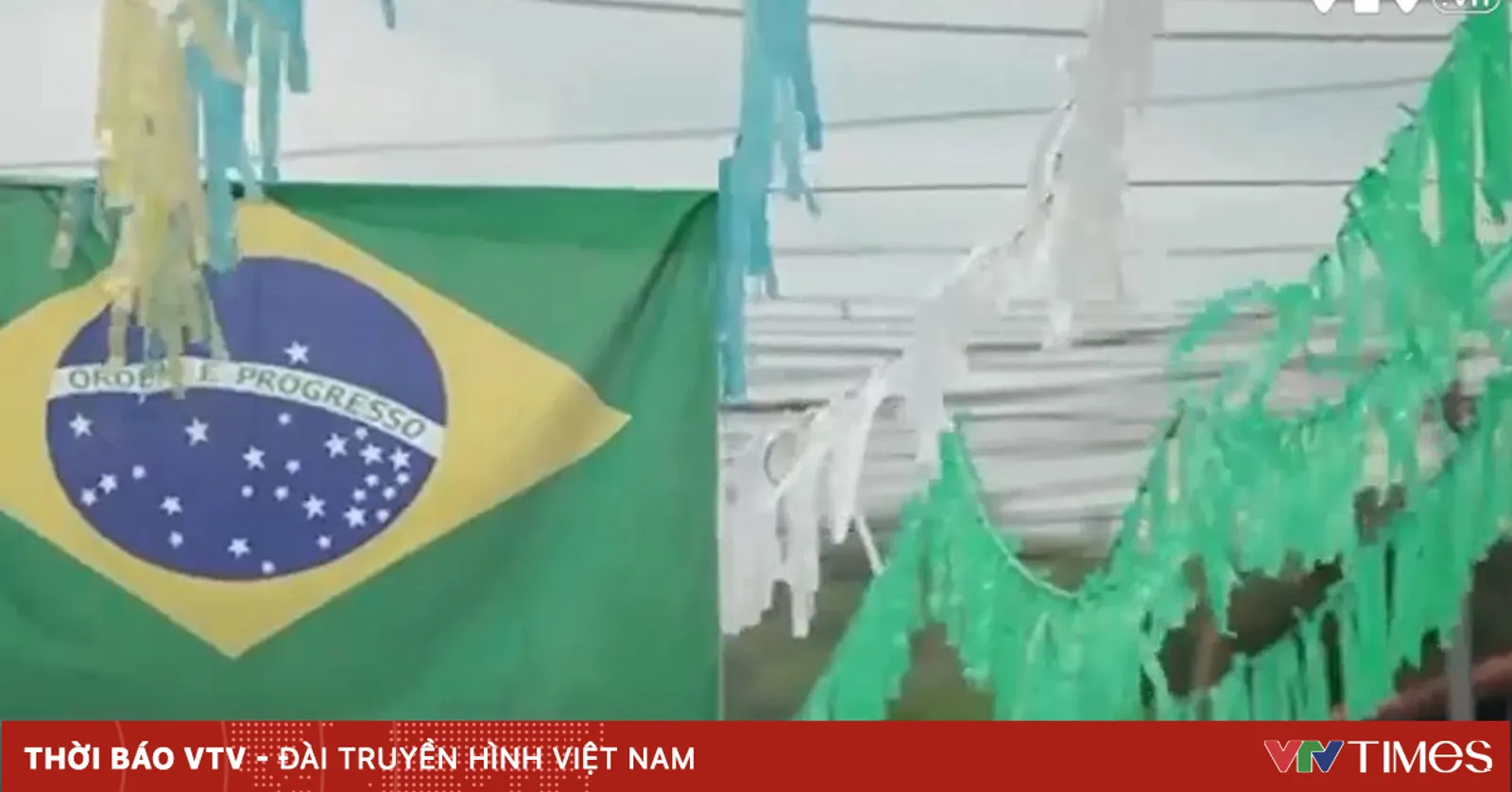 Người dân Brazil trang trí đường phố trước thềm World Cup
