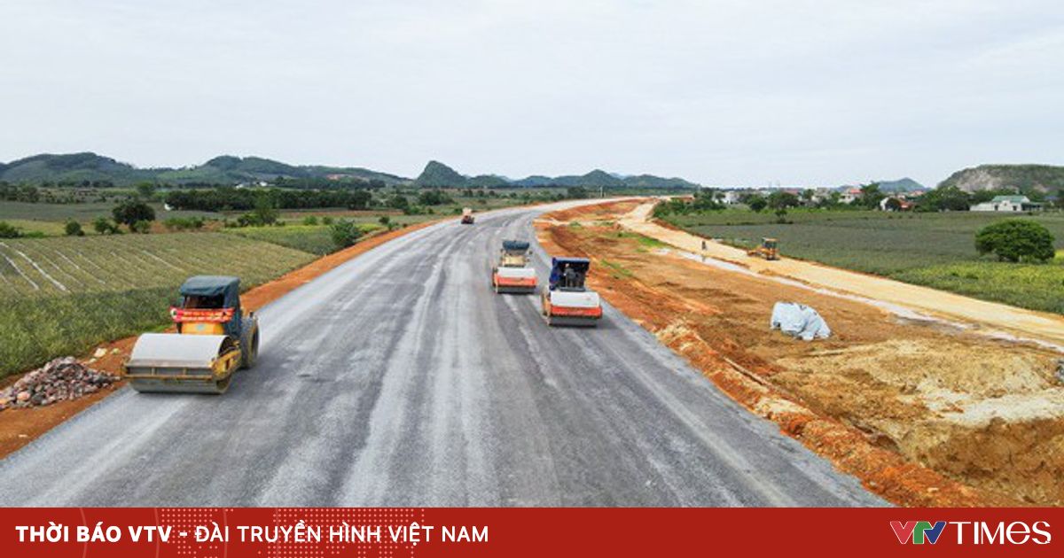 100% cán bộ xung phong làm việc xuyên lễ trên công trường cao tốc Bắc-Nam