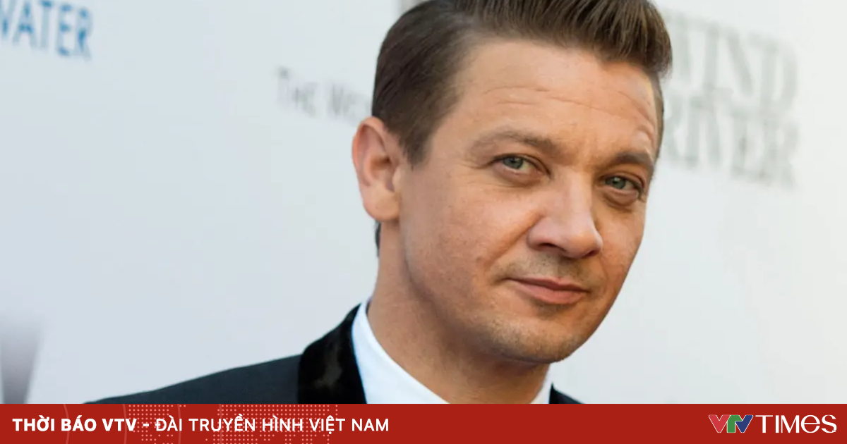 Jeremy Renner tiếp tục vật lý trị liệu tại nhà hậu tai nạn kinh hoàng