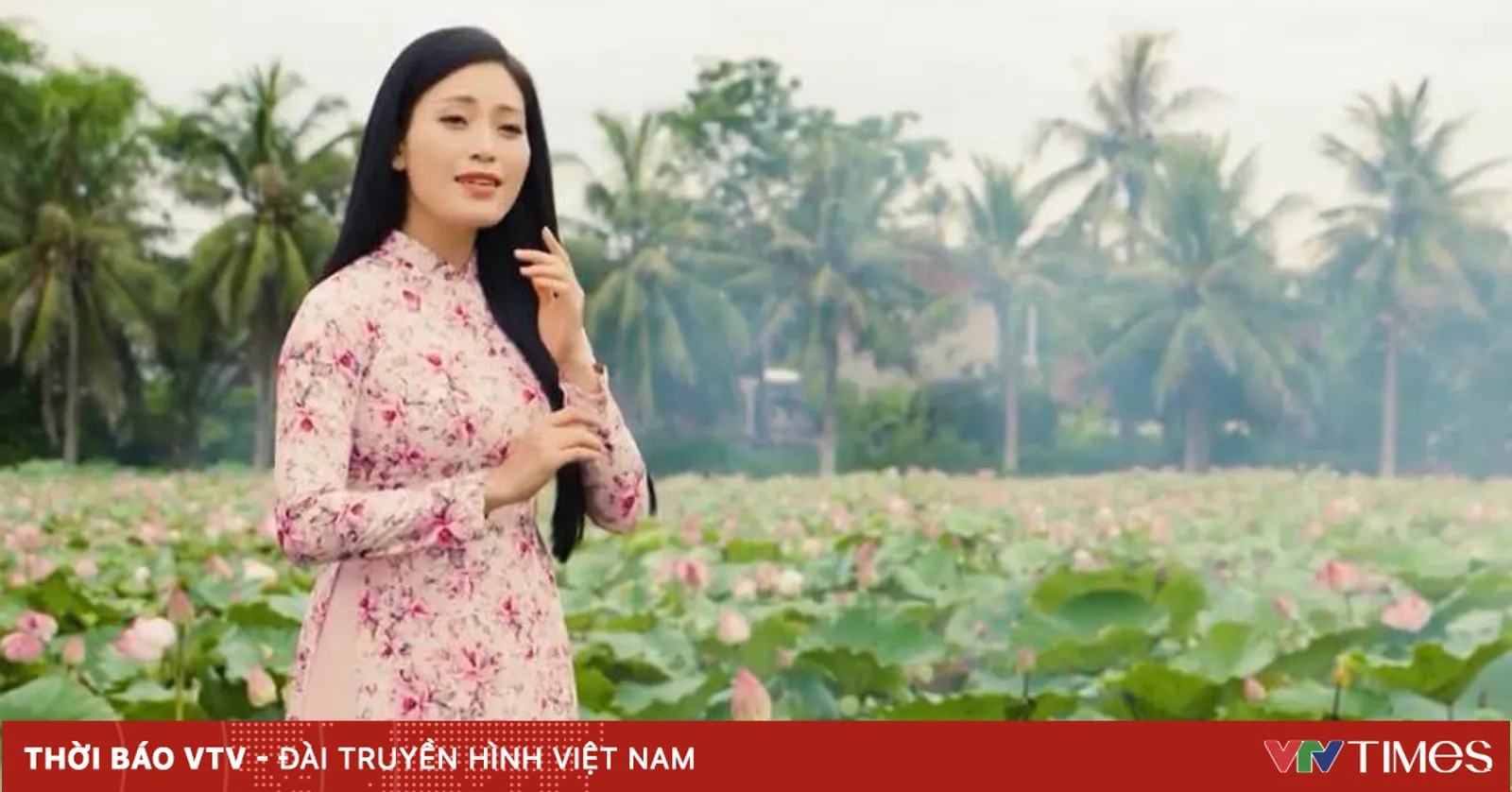 Huyền Trang đánh dấu 10 năm đăng quang quán quân Sao Mai bằng MV Quê ơi
