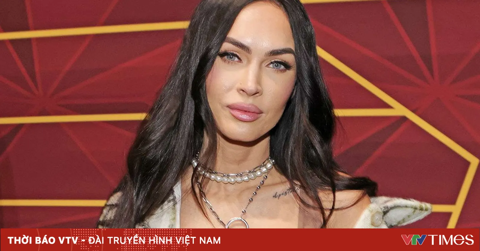 Megan Fox ra mắt tuyển tập thơ, tiết lộ "bí mật của đàn ông"