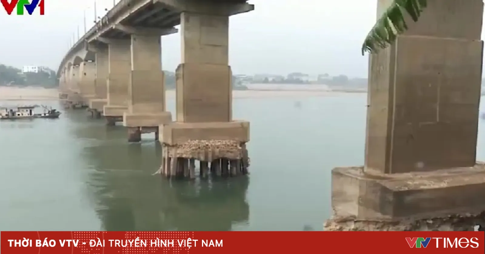 Cầu Trung Hà xuống cấp nghiêm trọng, trơ trụ móng