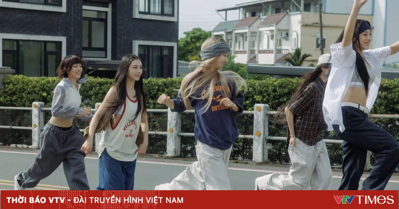 HYBE phủ nhận cáo buộc hạn chế MV NewJeans tại 14 quốc gia