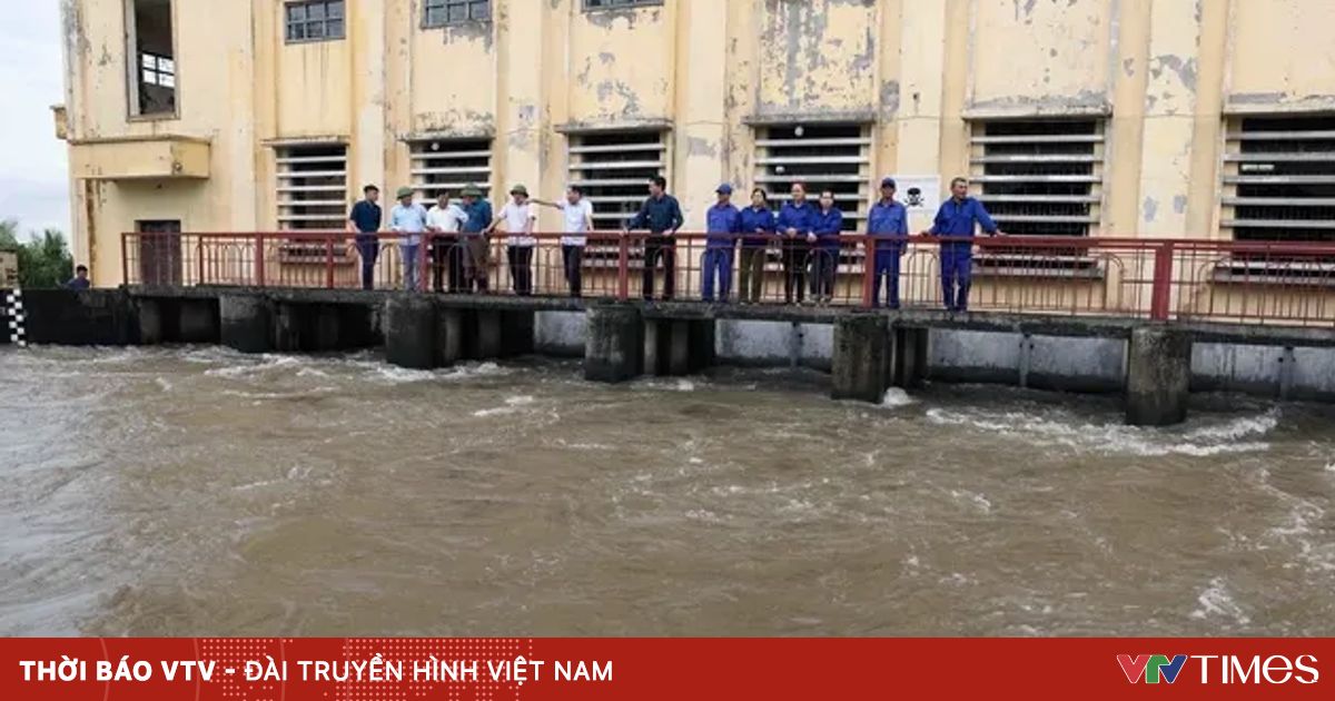 Các trạm bơm miền Bắc vận hành hết công suất để tiêu úng