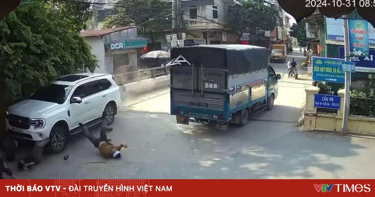 Hà Nội: Ô tô đâm vào đoàn đưa tang khiến 4 người thương vong