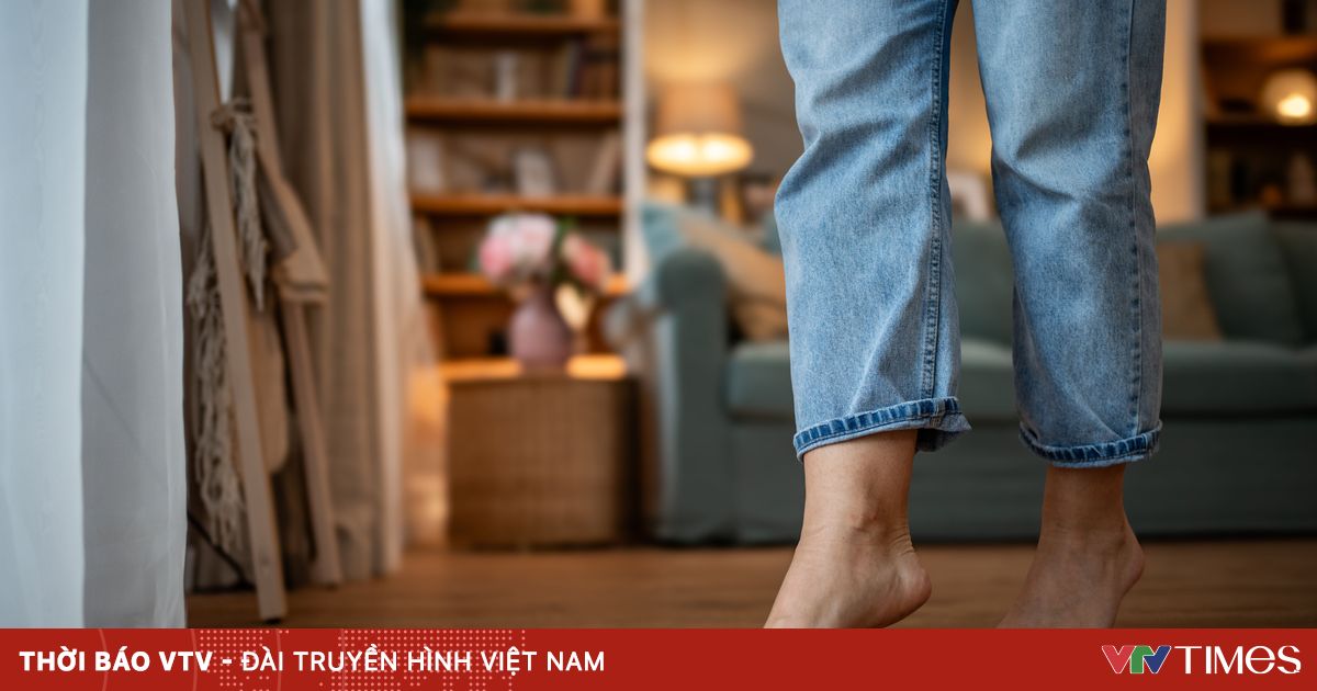Có nên đi chân trần trong nhà?