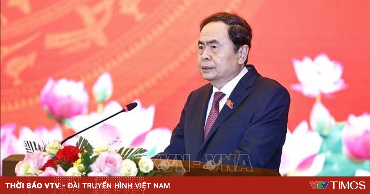 Chủ tịch Quốc hội Trần Thanh Mẫn trao quyết định thành lập 11 đảng bộ thuộc Đảng ủy Quốc hội