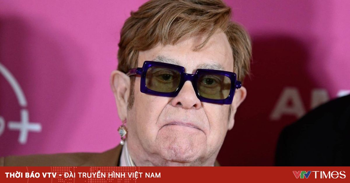 Elton John không thể nhìn thấy gì từ năm ngoái