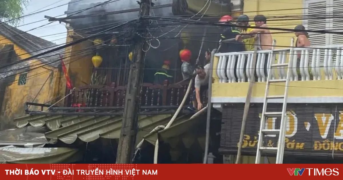 Cháy cửa hàng lưu niệm giữa trung tâm phố cổ Hội An