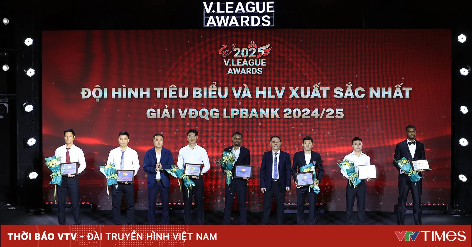 V.League Awards 2025: Hoàng Đức, Alan Grafite chói sáng nhất mùa giải ...