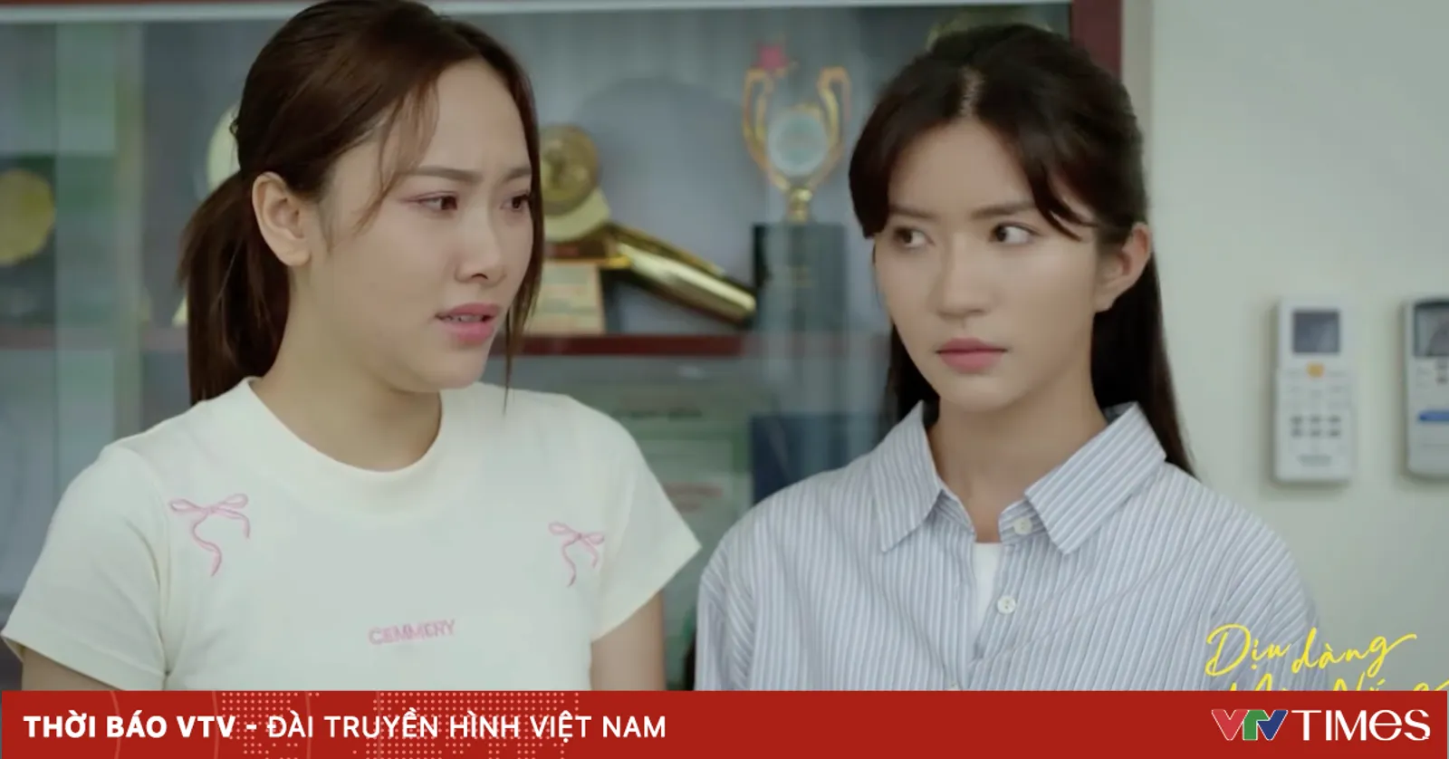 Dịu dàng màu nắng - Tập 36: Thảo khó chịu ra mặt khi Xuân và Phong công ...