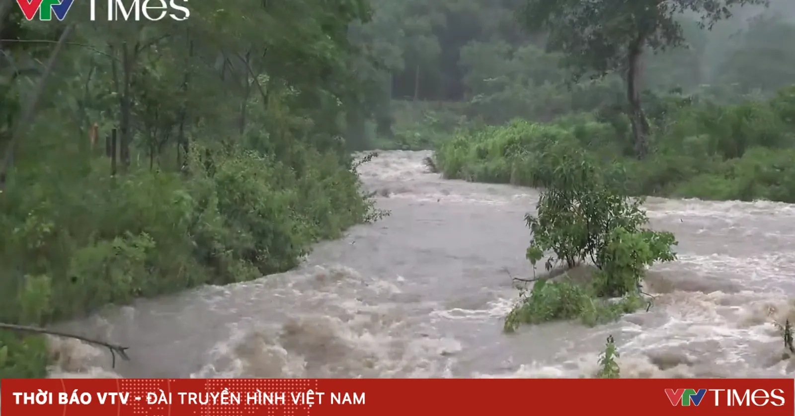Lũ hạ lưu sông Cả tiếp tục lên