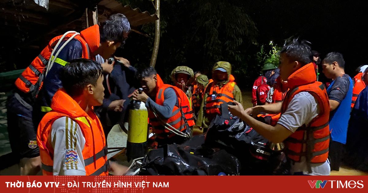 Một phụ nữ ở Huế bị lũ cuốn trôi