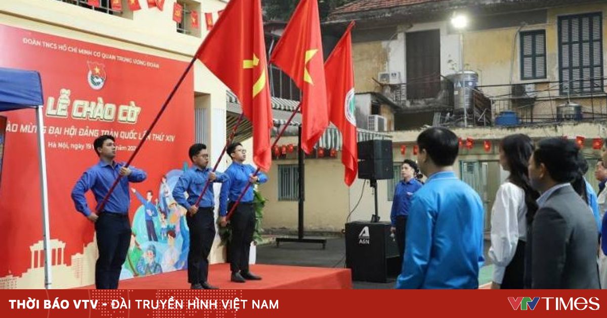 Tuổi trẻ cả nước đồng loạt chào cờ, hướng về Đại hội XIV của Đảng
