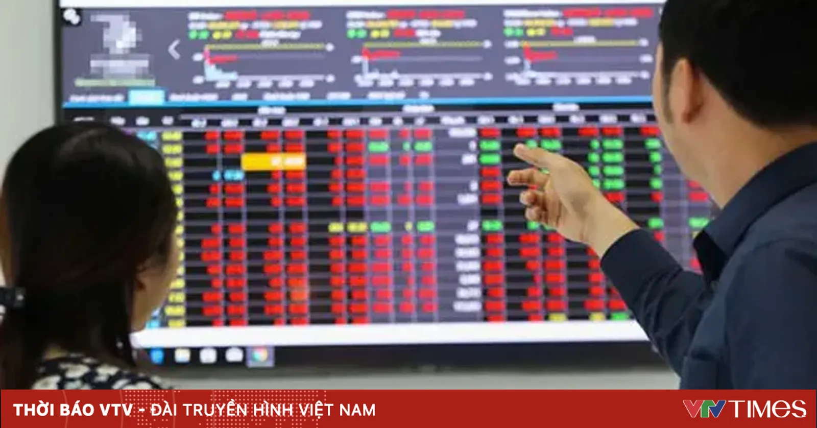 VN-Index giảm hơn 110 điểm