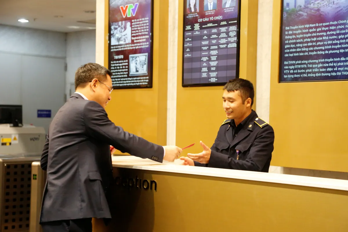 Lãnh đạo Đài THVN thăm và chúc Tết các đơn vị đêm giao thừa Quý Mão 2023