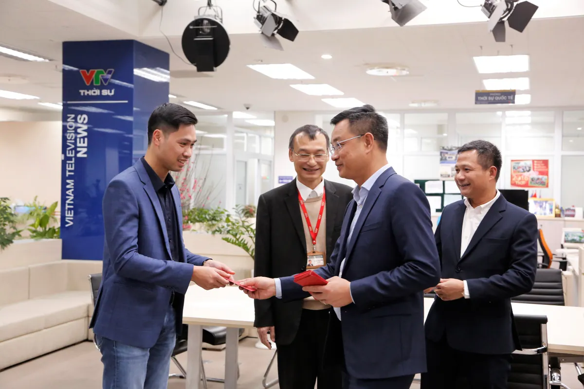 Lãnh đạo Đài THVN thăm và chúc Tết các đơn vị đêm giao thừa Quý Mão 2023