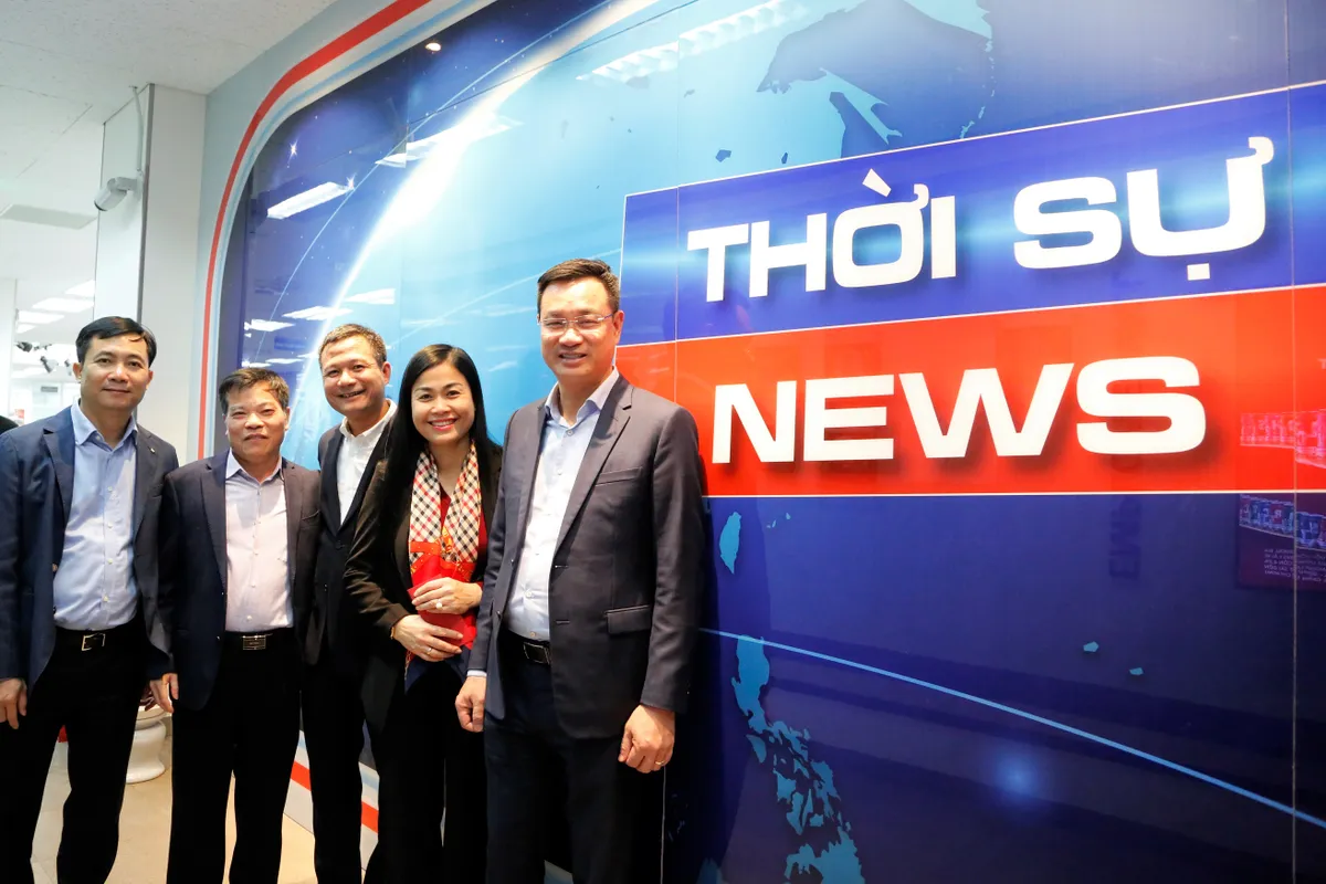 Lãnh đạo Đài THVN thăm và chúc Tết các đơn vị đêm giao thừa Quý Mão 2023