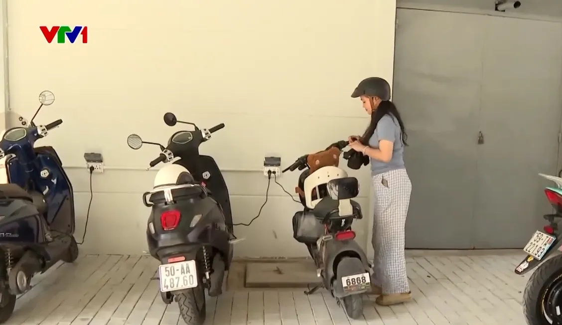 Lưu ý khi sạc pin xe máy điện để đảm bảo an toàn